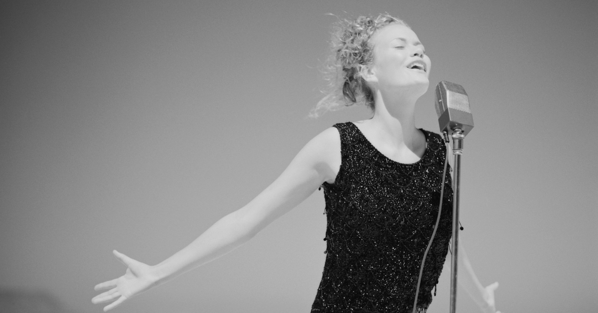 Episode 308 - The Stoic Singer - John Henny Vocal Studio